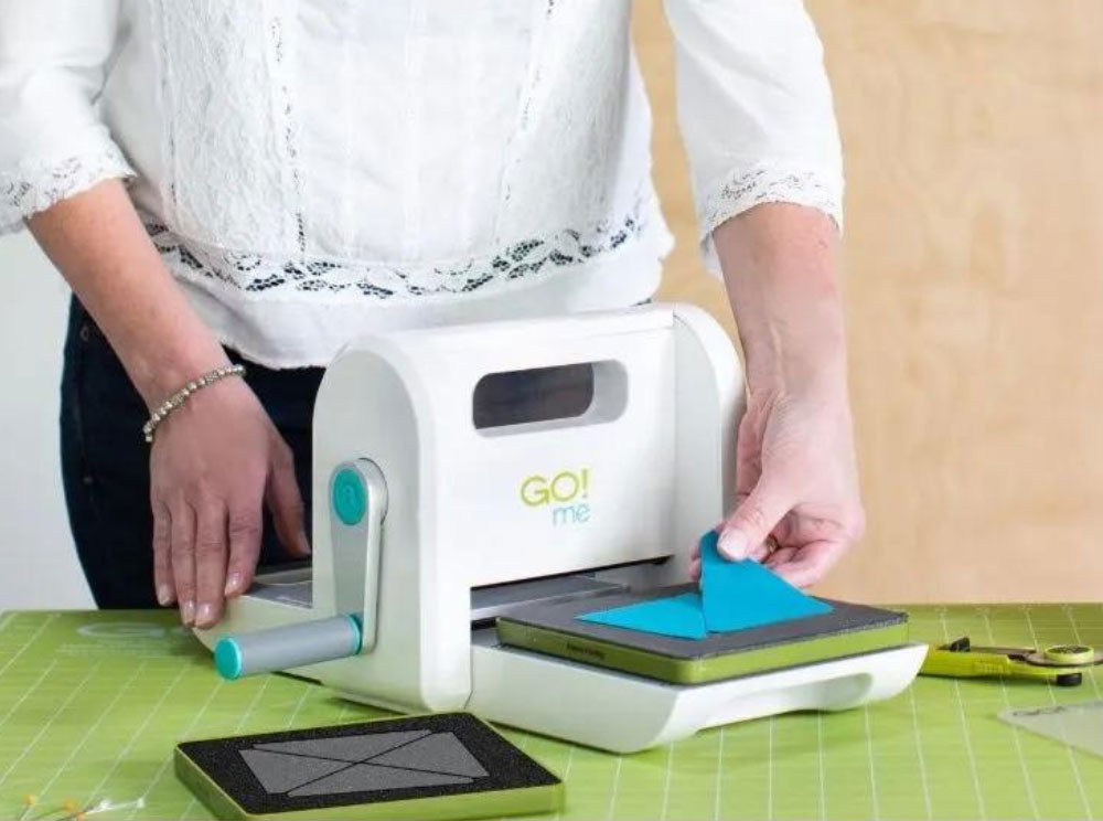 Accuquilt GO! Setting Triangles (12" Finished)